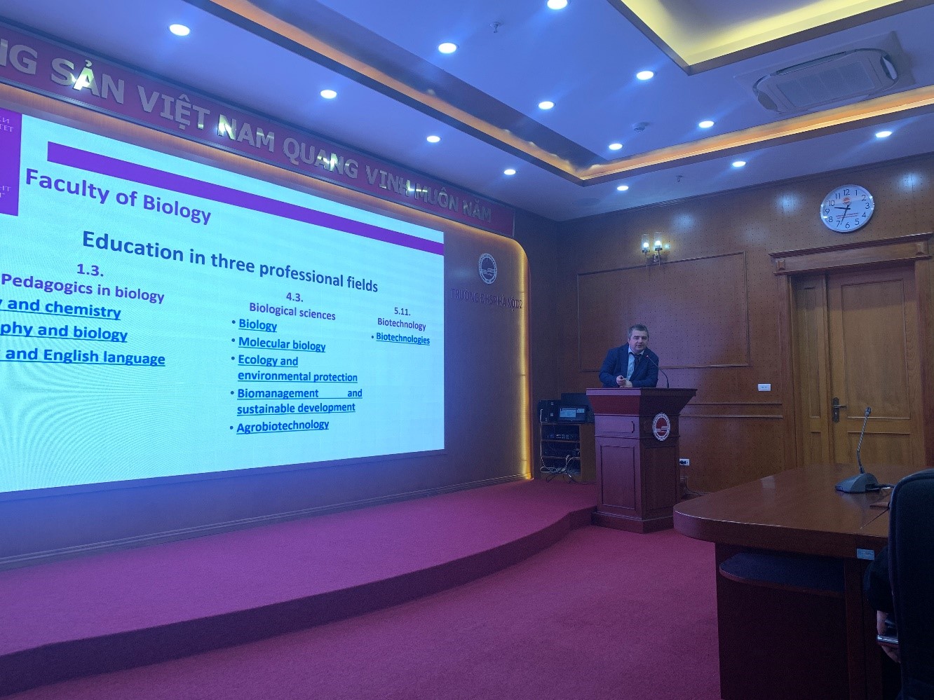 Chương trình seminar chuyên môn với chuyên gia, PGS. TS. Lyuben Ivanov Zagorchev, Trưởng khoa ...